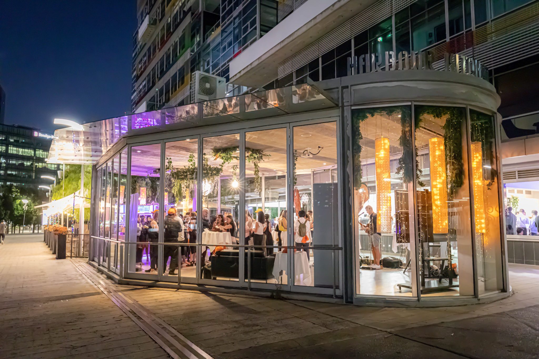 Unveiling the Extraordinary Features of Harbour Kitchen